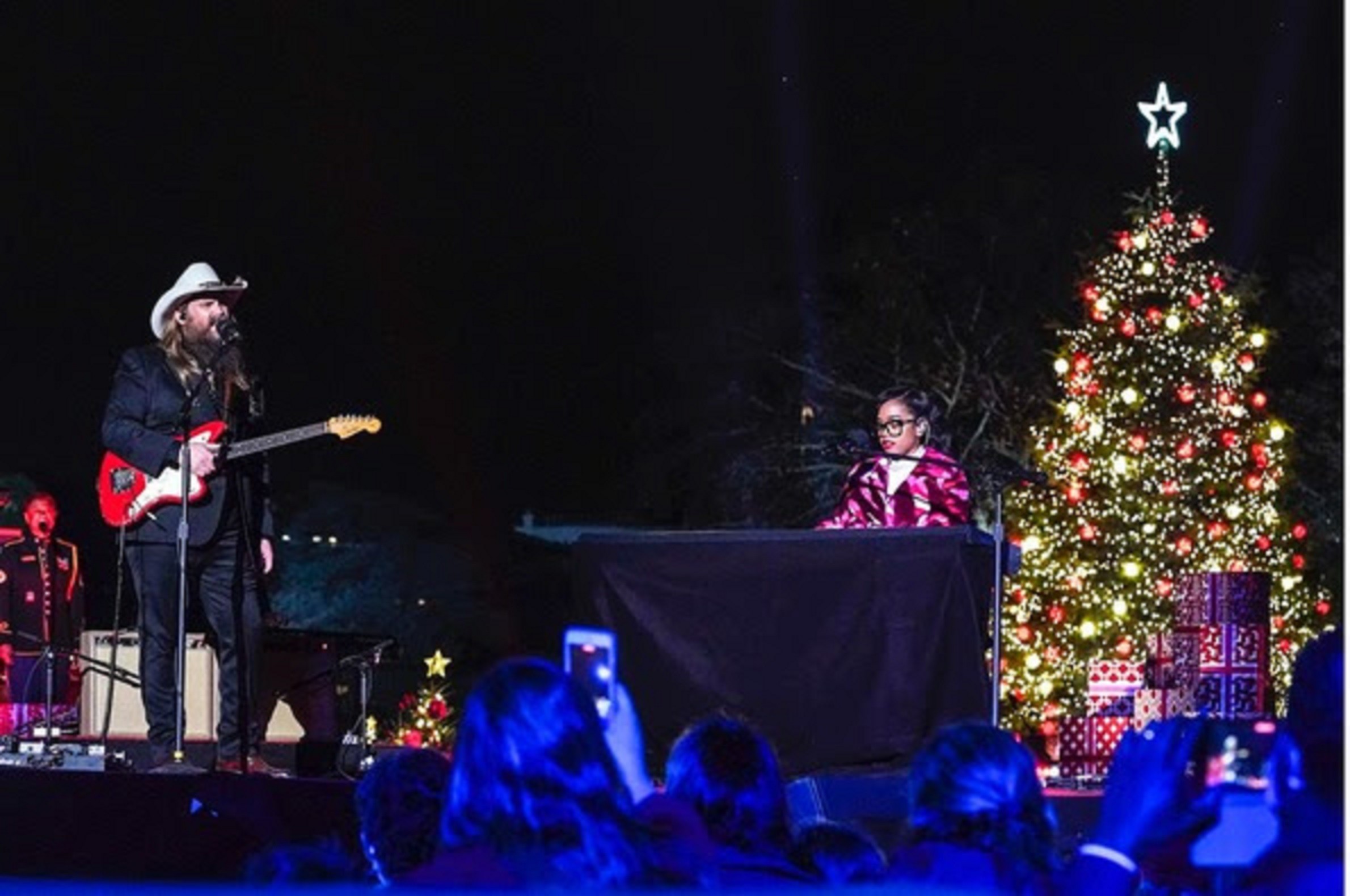 Chris Stapleton and H.E.R. perform “This Christmas” at National ...