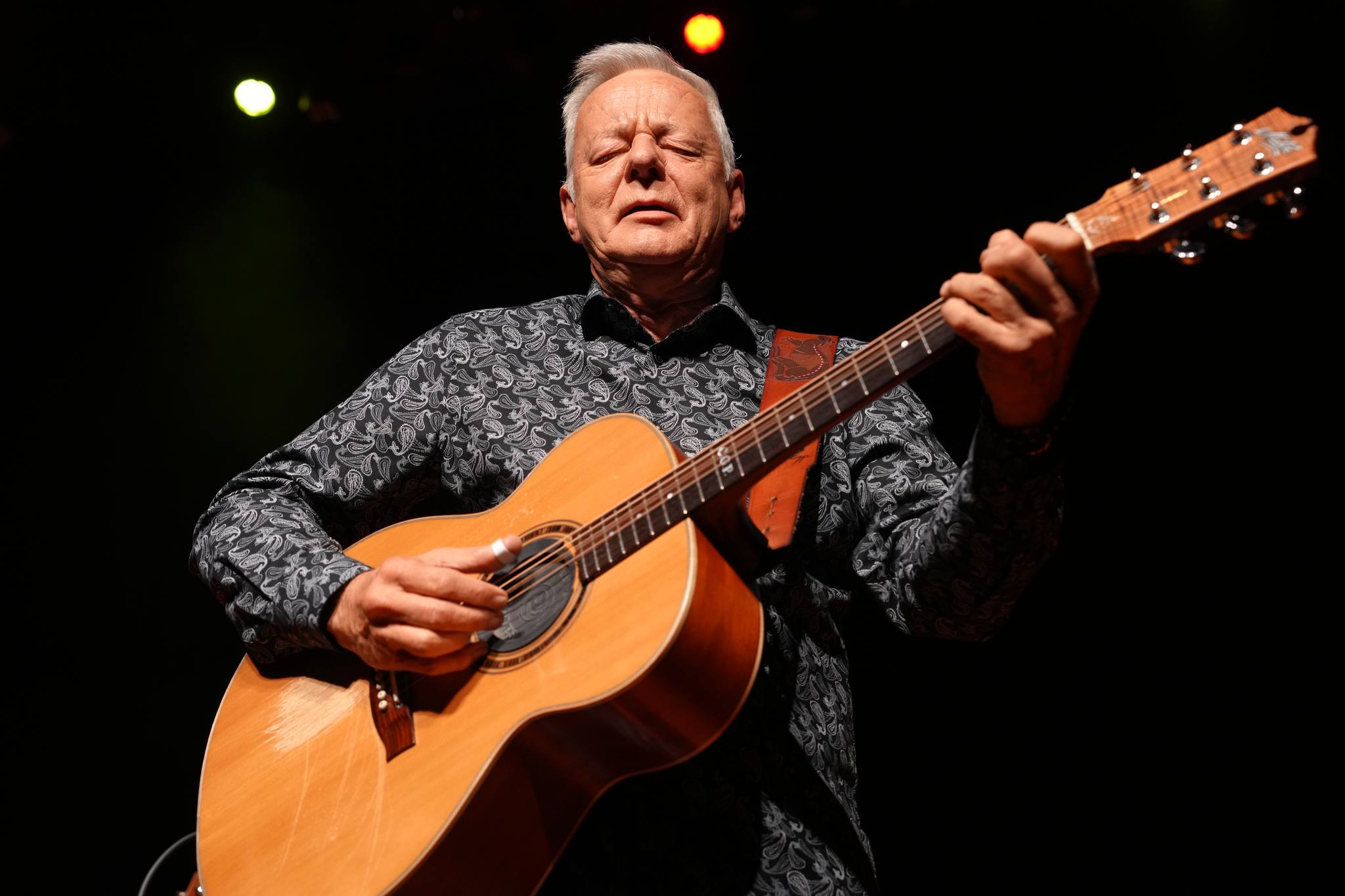 GRAMMY-winning Tommy Emmanuel releases single + video "Black and White ...